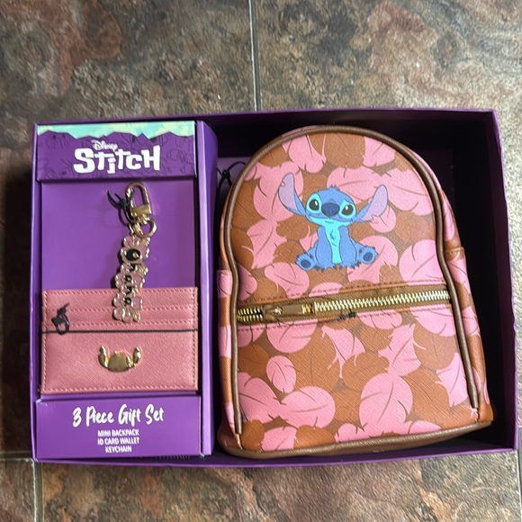 Winnie The Pooh | Accessories | Disney Stitch Gift Set | Poshmark